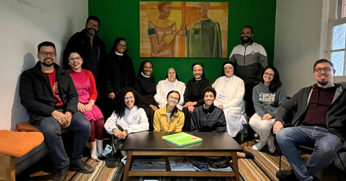 Superiora geral das Irmãs Missionárias do Sacro Costato conhece o ...